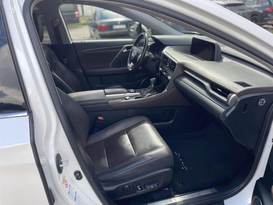 Balts Lexus RX 450h 2018 Viļņa, ar dzinēja tilpumu 3.46 L un nobraukumu 197 tūkst. km par 28900 €, foto 10 vietnē AUTOMOTO.COM.LV