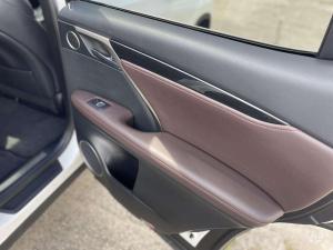 Balts Lexus RX 450h 2018 Viļņa, ar dzinēja tilpumu 3.46 L un nobraukumu 197 tūkst. km par 28900 €, foto 22 vietnē AUTOMOTO.COM.LV