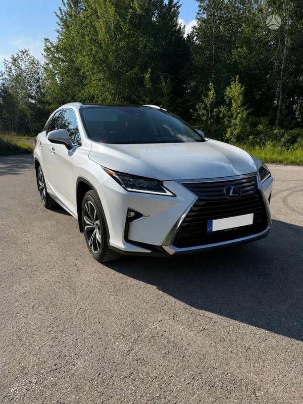 White Lexus RX 450h 2019 in Vilnius, with an engine capacity of 3.46 L and mileage of 267 thousand km for 32500 €, photo 1 on AUTOMOTO.COM.LV