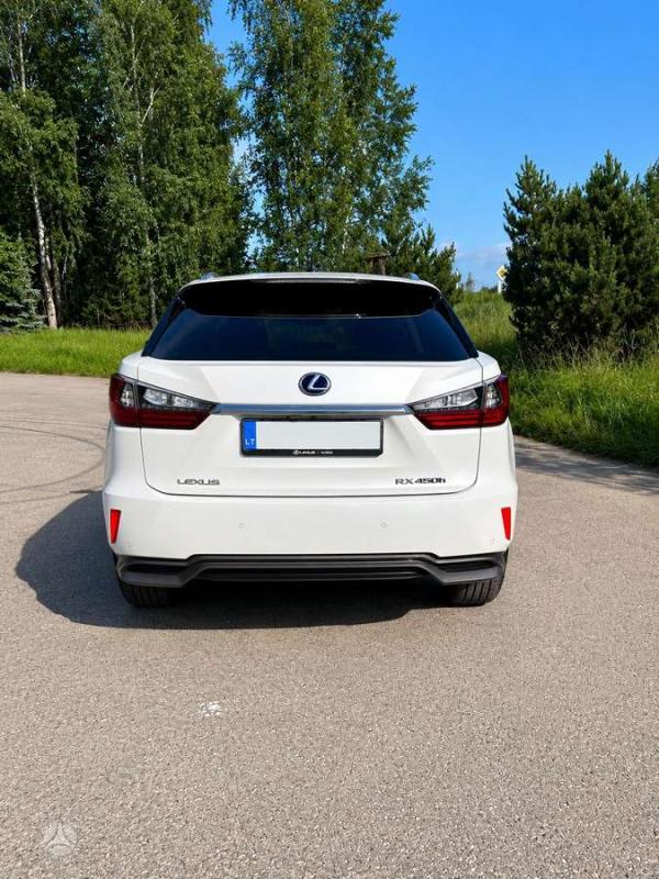 White Lexus RX 450h 2019 in Vilnius, with an engine capacity of 3.46 L and mileage of 267 thousand km for 32500 €, photo 3 on AUTOMOTO.COM.LV
