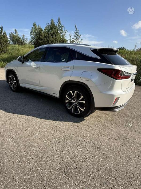 White Lexus RX 450h 2019 in Vilnius, with an engine capacity of 3.46 L and mileage of 267 thousand km for 32500 €, photo 4 on AUTOMOTO.COM.LV