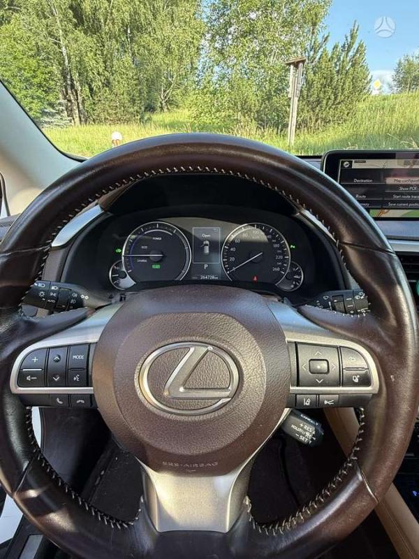 White Lexus RX 450h 2019 in Vilnius, with an engine capacity of 3.46 L and mileage of 267 thousand km for 32500 €, photo 5 on AUTOMOTO.COM.LV
