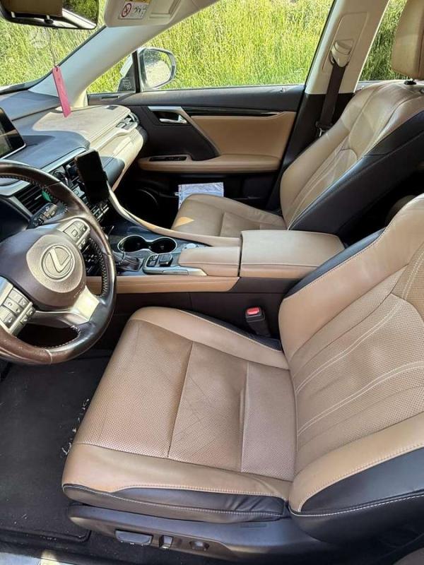 White Lexus RX 450h 2019 in Vilnius, with an engine capacity of 3.46 L and mileage of 267 thousand km for 32500 €, photo 6 on AUTOMOTO.COM.LV