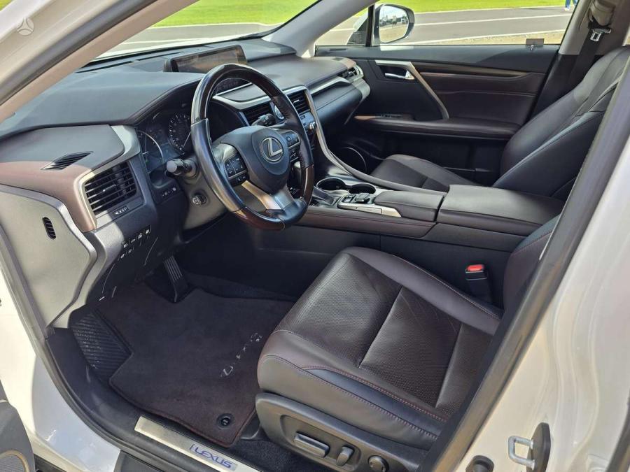 White Lexus RX 450h 2019 in Klaipeda, with an engine capacity of 3.46 L and mileage of 123 thousand km for 27700 €, photo 8 on AUTOMOTO.COM.LV