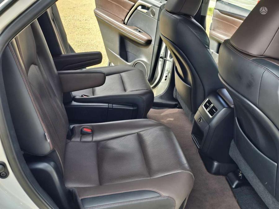 White Lexus RX 450h 2019 in Klaipeda, with an engine capacity of 3.46 L and mileage of 123 thousand km for 27700 €, photo 10 on AUTOMOTO.COM.LV