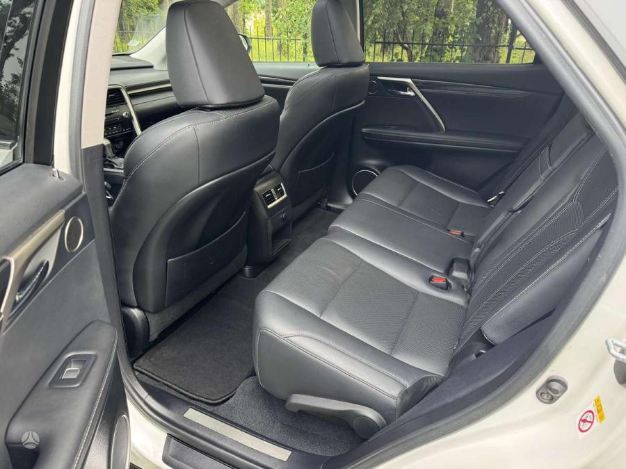 White Lexus RX 450h 2019 in Vilnius, with an engine capacity of 3.46 L and mileage of 347 thousand km for 23700 €, photo 15 on AUTOMOTO.COM.LV