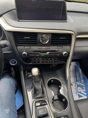 White Lexus RX 450h 2019 in Vilnius, with an engine capacity of 3.46 L and mileage of 347 thousand km for 23700 €, photo 21 on AUTOMOTO.COM.LV