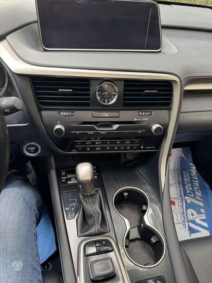 White Lexus RX 450h 2019 in Vilnius, with an engine capacity of 3.46 L and mileage of 347 thousand km for 23700 €, photo 21 on AUTOMOTO.COM.LV