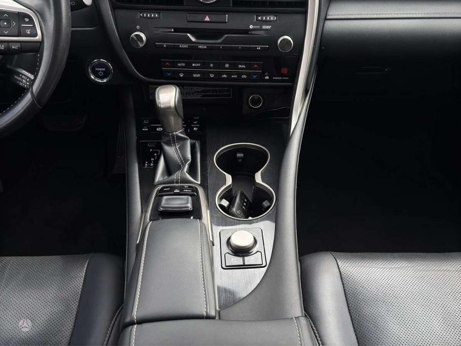 White Lexus RX 450h 2019 in Taurage, with an engine capacity of 3.46 L and mileage of 180 thousand km for 28000 €, photo 13 on AUTOMOTO.COM.LV
