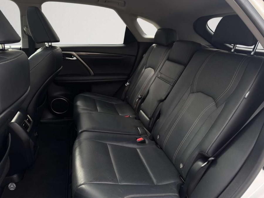 White Lexus RX 450h 2019 in Taurage, with an engine capacity of 3.46 L and mileage of 180 thousand km for 28000 €, photo 14 on AUTOMOTO.COM.LV