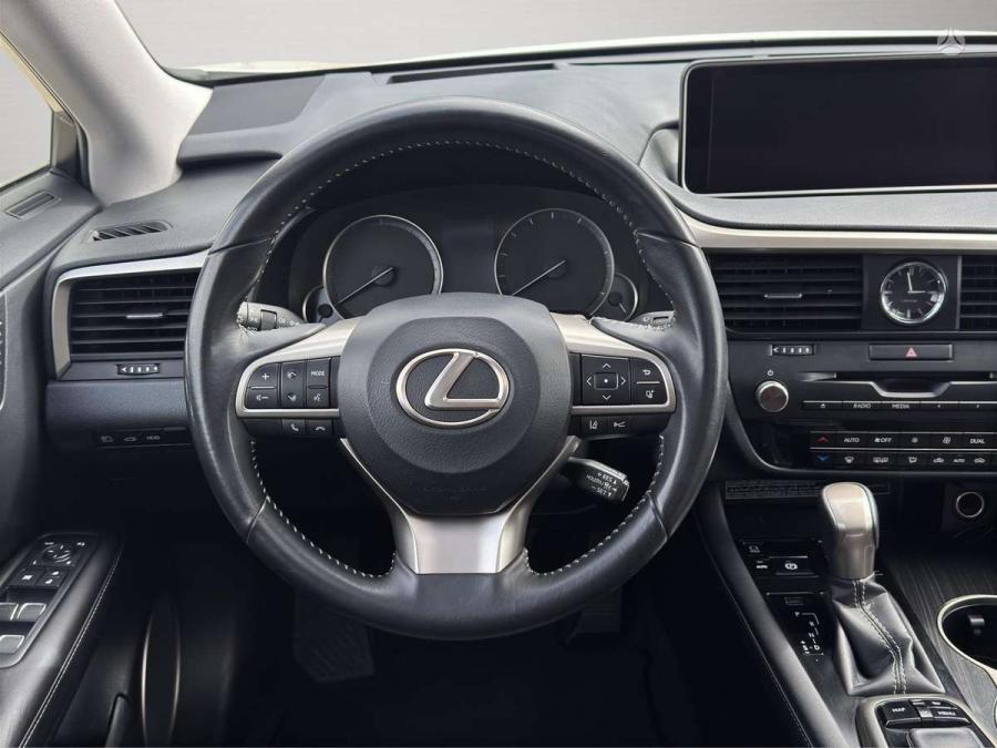 White Lexus RX 450h 2019 in Taurage, with an engine capacity of 3.46 L and mileage of 180 thousand km for 28000 €, photo 15 on AUTOMOTO.COM.LV