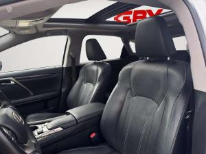 White Lexus RX 450h 2019 in Taurage, with an engine capacity of 3.46 L and mileage of 180 thousand km for 28000 €, photo 18 on AUTOMOTO.COM.LV