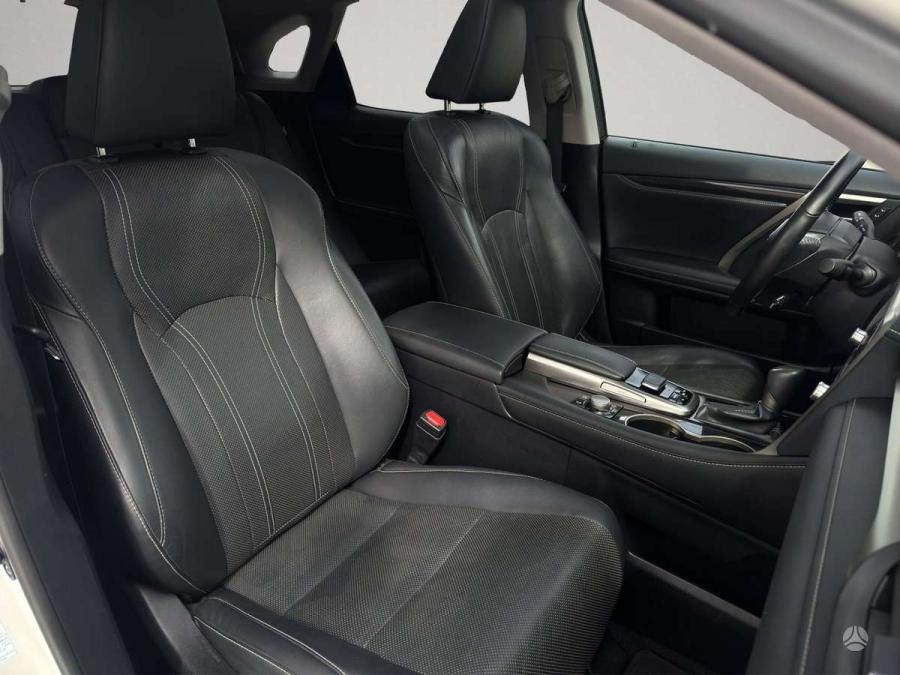 White Lexus RX 450h 2019 in Taurage, with an engine capacity of 3.46 L and mileage of 180 thousand km for 28000 €, photo 19 on AUTOMOTO.COM.LV