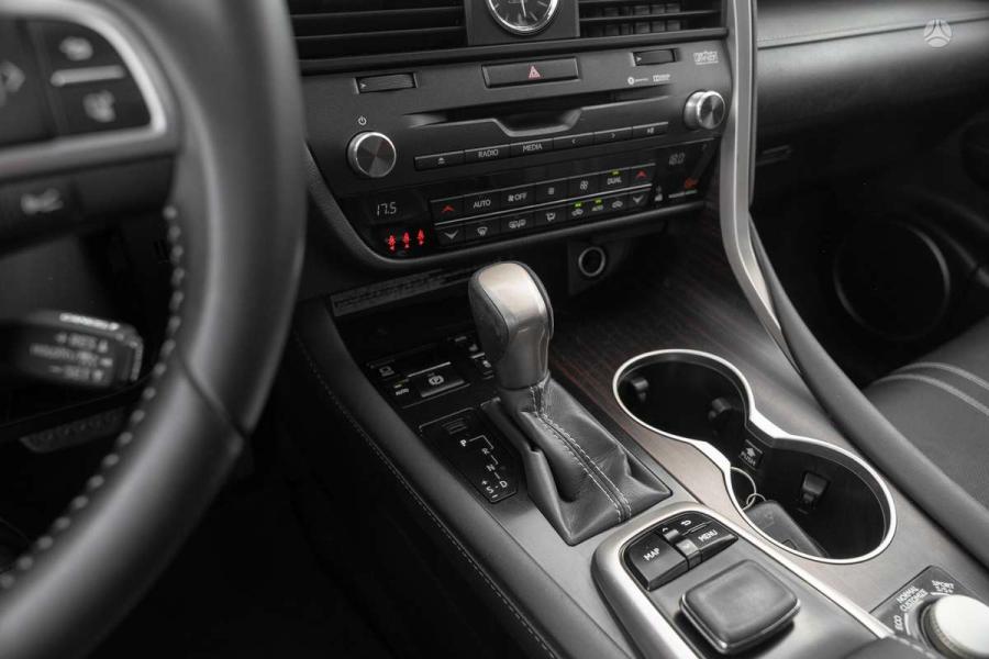 Balts Lexus RX 450h 2019 Viļņa, ar dzinēja tilpumu 3.46 L un nobraukumu 360 tūkst. km par 22900 €, foto 22 vietnē AUTOMOTO.COM.LV