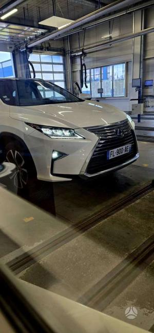 Белый Лексус RX 450h 2019 в Вильнюс, объемом двигателя 3.46 л и пробегом 313 тыс. км за 23750 €, фото  на AUTOMOTO.COM.LV
