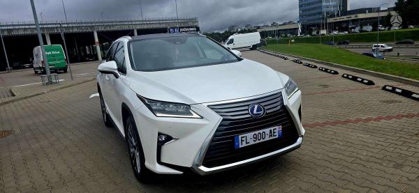 White Lexus RX 450h 2019 in Vilnius, with an engine capacity of 3.46 L and mileage of 313 thousand km for 23750 €, photo 5 on AUTOMOTO.COM.LV