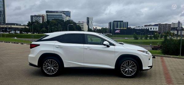 White Lexus RX 450h 2019 in Vilnius, with an engine capacity of 3.46 L and mileage of 313 thousand km for 23750 €, photo 6 on AUTOMOTO.COM.LV
