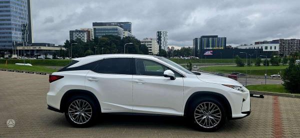 White Lexus RX 450h 2019 in Vilnius, with an engine capacity of 3.46 L and mileage of 313 thousand km for 23750 €, photo 7 on AUTOMOTO.COM.LV