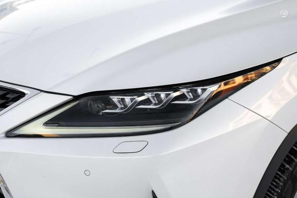 White Lexus RX 450h 2021 in Vilnius, with an engine capacity of 3.46 L and mileage of 93 thousand km for 46950 €, photo 11 on AUTOMOTO.COM.LV