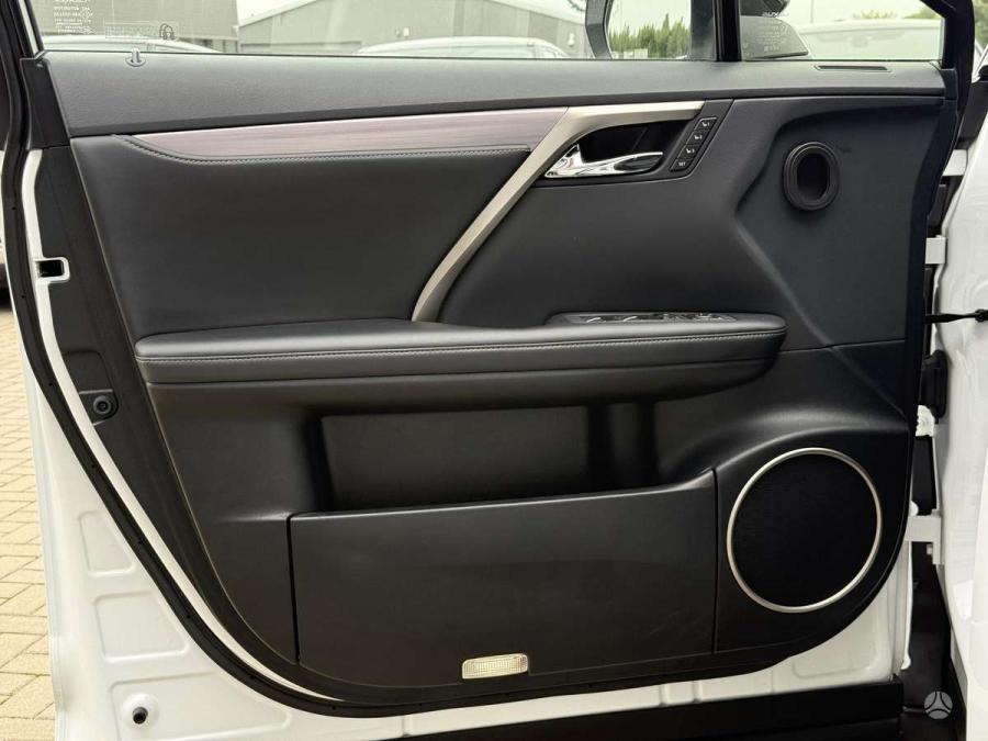 Balts Lexus RX 450h 2022 Viļņa, ar dzinēja tilpumu 3.46 L un nobraukumu 78 tūkst. km par 48000 €, foto 30 vietnē AUTOMOTO.COM.LV