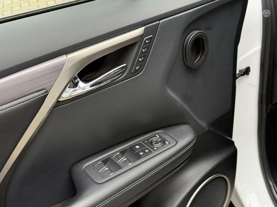 Balts Lexus RX 450h 2022 Viļņa, ar dzinēja tilpumu 3.46 L un nobraukumu 78 tūkst. km par 48000 €, foto 31 vietnē AUTOMOTO.COM.LV