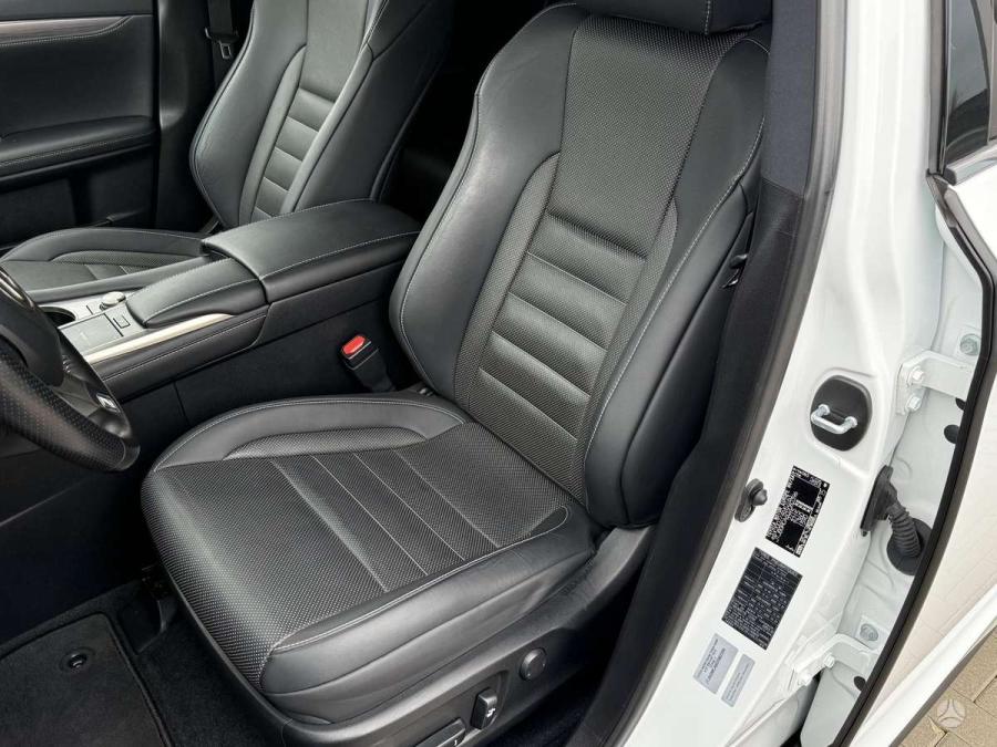 Balts Lexus RX 450h 2022 Viļņa, ar dzinēja tilpumu 3.46 L un nobraukumu 78 tūkst. km par 48000 €, foto 33 vietnē AUTOMOTO.COM.LV