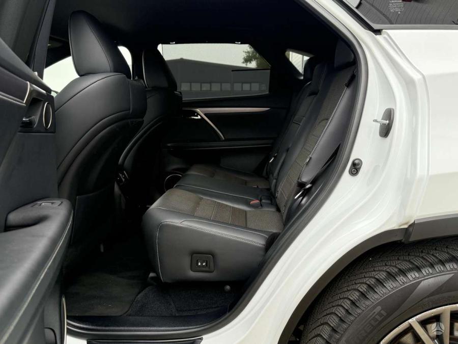 Balts Lexus RX 450h 2022 Viļņa, ar dzinēja tilpumu 3.46 L un nobraukumu 78 tūkst. km par 48000 €, foto 36 vietnē AUTOMOTO.COM.LV