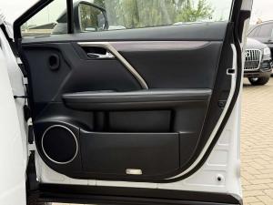 Balts Lexus RX 450h 2022 Viļņa, ar dzinēja tilpumu 3.46 L un nobraukumu 78 tūkst. km par 48000 €, foto 44 vietnē AUTOMOTO.COM.LV