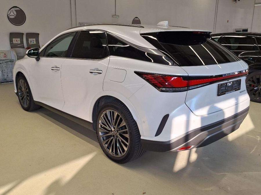 White Lexus RX 450h 2023 in Vilnius, with an engine capacity of 2.49 L and mileage of 44 thousand km for 55999 €, photo 5 on AUTOMOTO.COM.LV