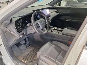 White Lexus RX 450h 2023 in Vilnius, with an engine capacity of 2.49 L and mileage of 44 thousand km for 55999 €, photo 9 on AUTOMOTO.COM.LV