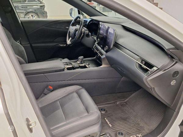 White Lexus RX 450h 2023 in Vilnius, with an engine capacity of 2.49 L and mileage of 44 thousand km for 55999 €, photo 9 on AUTOMOTO.COM.LV