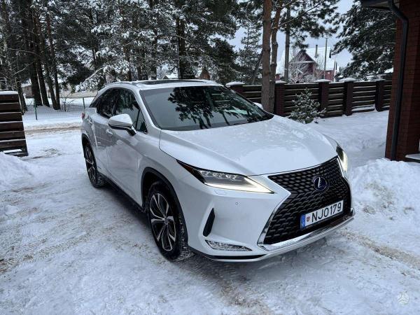 White Lexus RX 450h 2022 in Druskininkai, with an engine capacity of 3.50 L and mileage of 39 thousand km for 38700 €, photo 1 on AUTOMOTO.COM.LV