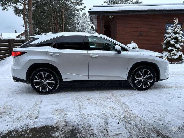 Balts Lexus RX 450h 2022 Druskininkai, ar dzinēja tilpumu 3.50 L un nobraukumu 39 tūkst. km par 38700 €, foto 2 vietnē AUTOMOTO.COM.LV