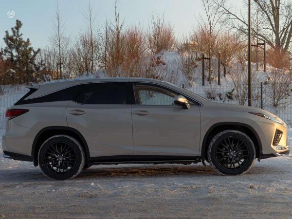 Yellow Lexus RX 450h 2020 in Vilnius, with an engine capacity of 3.50 L and mileage of 62 thousand km for 39999 €, photo 7 on AUTOMOTO.COM.LV