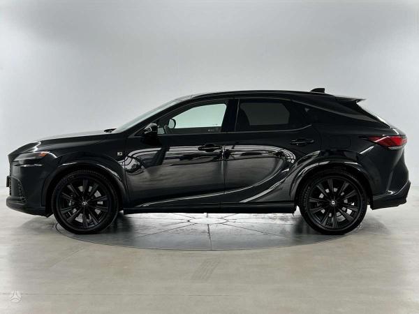 Melns Lexus RX 500h 2023 Viļņa, ar dzinēja tilpumu 2.39 L un nobraukumu 94 tūkst. km par 66900 €, foto 3 vietnē AUTOMOTO.COM.LV