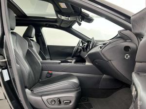 Black Lexus RX 500h 2023 in Vilnius, with an engine capacity of 2.39 L and mileage of 94 thousand km for 66900 €, photo 7 on AUTOMOTO.COM.LV