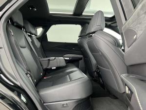 Black Lexus RX 500h 2023 in Vilnius, with an engine capacity of 2.39 L and mileage of 94 thousand km for 66900 €, photo 8 on AUTOMOTO.COM.LV