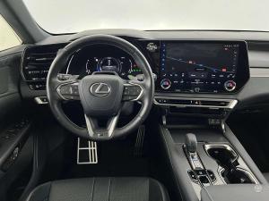 Black Lexus RX 500h 2023 in Vilnius, with an engine capacity of 2.39 L and mileage of 94 thousand km for 66900 €, photo 10 on AUTOMOTO.COM.LV
