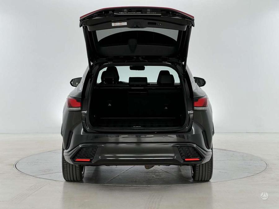 Black Lexus RX 500h 2023 in Vilnius, with an engine capacity of 2.39 L and mileage of 94 thousand km for 66900 €, photo 11 on AUTOMOTO.COM.LV
