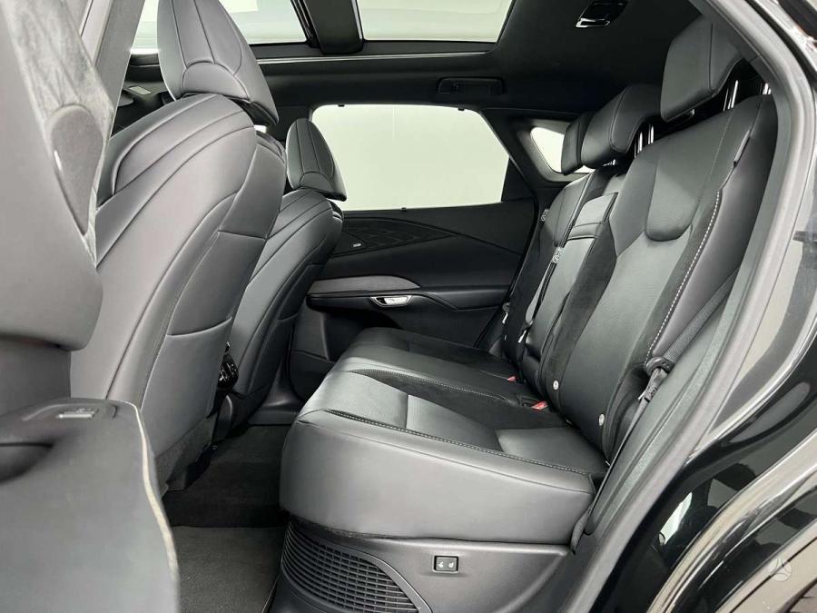 Black Lexus RX 500h 2023 in Vilnius, with an engine capacity of 2.39 L and mileage of 94 thousand km for 66900 €, photo 20 on AUTOMOTO.COM.LV