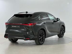 Black Lexus RX 500h 2023 in Vilnius, with an engine capacity of 2.39 L and mileage of 94 thousand km for 66900 €, photo 21 on AUTOMOTO.COM.LV