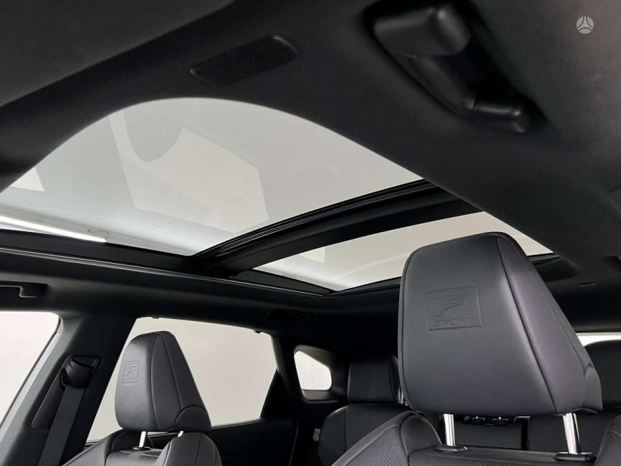 Black Lexus RX 500h 2023 in Vilnius, with an engine capacity of 2.39 L and mileage of 94 thousand km for 66900 €, photo 22 on AUTOMOTO.COM.LV