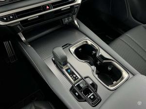 Black Lexus RX 500h 2023 in Vilnius, with an engine capacity of 2.39 L and mileage of 94 thousand km for 66900 €, photo 25 on AUTOMOTO.COM.LV
