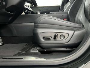 Black Lexus RX 500h 2023 in Vilnius, with an engine capacity of 2.39 L and mileage of 94 thousand km for 66900 €, photo 27 on AUTOMOTO.COM.LV