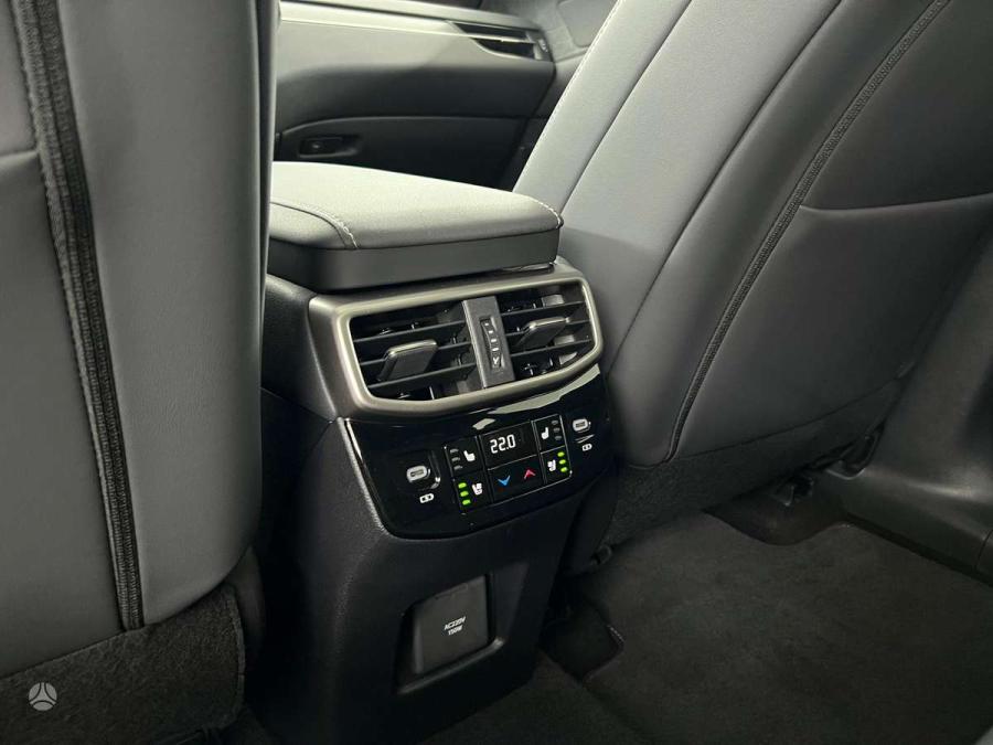 Black Lexus RX 500h 2023 in Vilnius, with an engine capacity of 2.39 L and mileage of 94 thousand km for 66900 €, photo 28 on AUTOMOTO.COM.LV