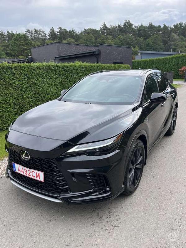 Melns Lexus RX 500h 2023 Alīta, ar dzinēja tilpumu 0.00 L un nobraukumu 41 tūkst. km par 55000 €, foto 1 vietnē AUTOMOTO.COM.LV