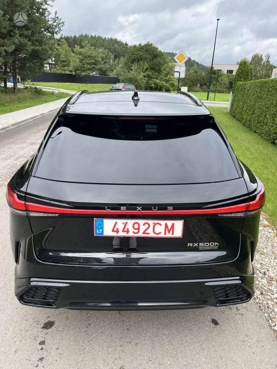 Melns Lexus RX 500h 2023 Alīta, ar dzinēja tilpumu 0.00 L un nobraukumu 41 tūkst. km par 55000 €, foto 3 vietnē AUTOMOTO.COM.LV