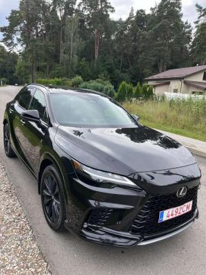 Melns Lexus RX 500h 2023 Alīta, ar dzinēja tilpumu 0.00 L un nobraukumu 41 tūkst. km par 55000 €, foto 5 vietnē AUTOMOTO.COM.LV