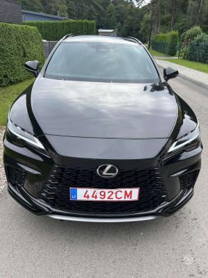 Melns Lexus RX 500h 2023 Alīta, ar dzinēja tilpumu 0.00 L un nobraukumu 41 tūkst. km par 55000 €, foto 13 vietnē AUTOMOTO.COM.LV