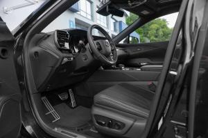 Melns Lexus RX 500h 2025 Viļņa, ar dzinēja tilpumu 2.39 L un nobraukumu 15 tūkst. km par 84900 €, foto 4 vietnē AUTOMOTO.COM.LV